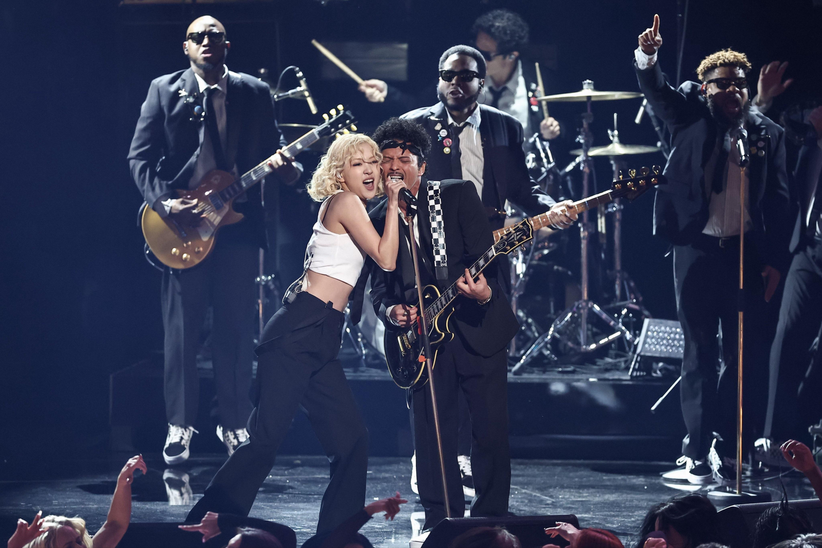 Living rent-free in my head : That Rosé x Bruno kiss ! - KISS Magazine ...